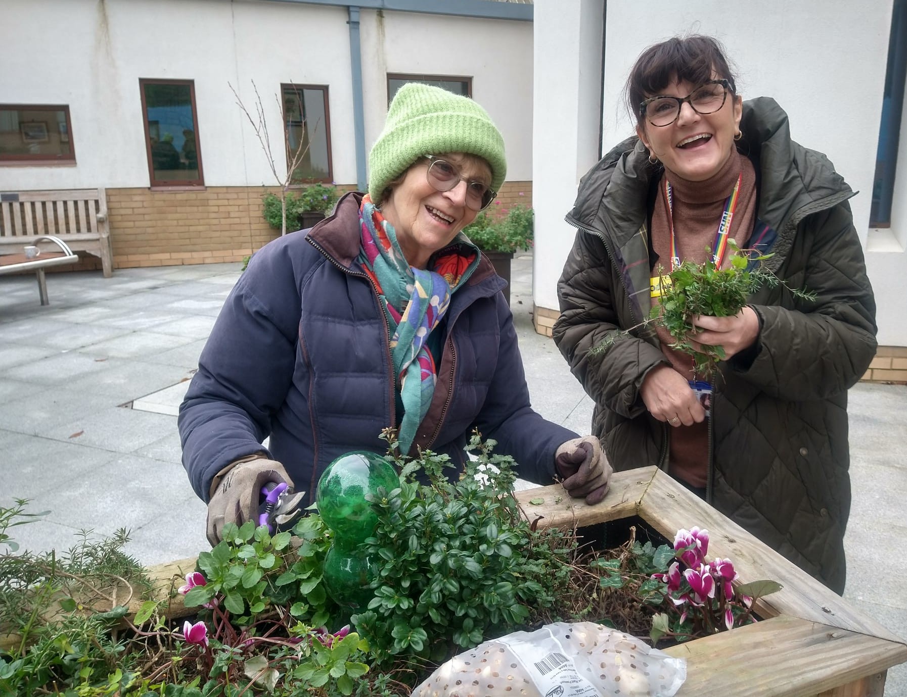 Planting of spring bulbs at Berrywood Hospital – 12 Nov 2024 – N.I.F.F.